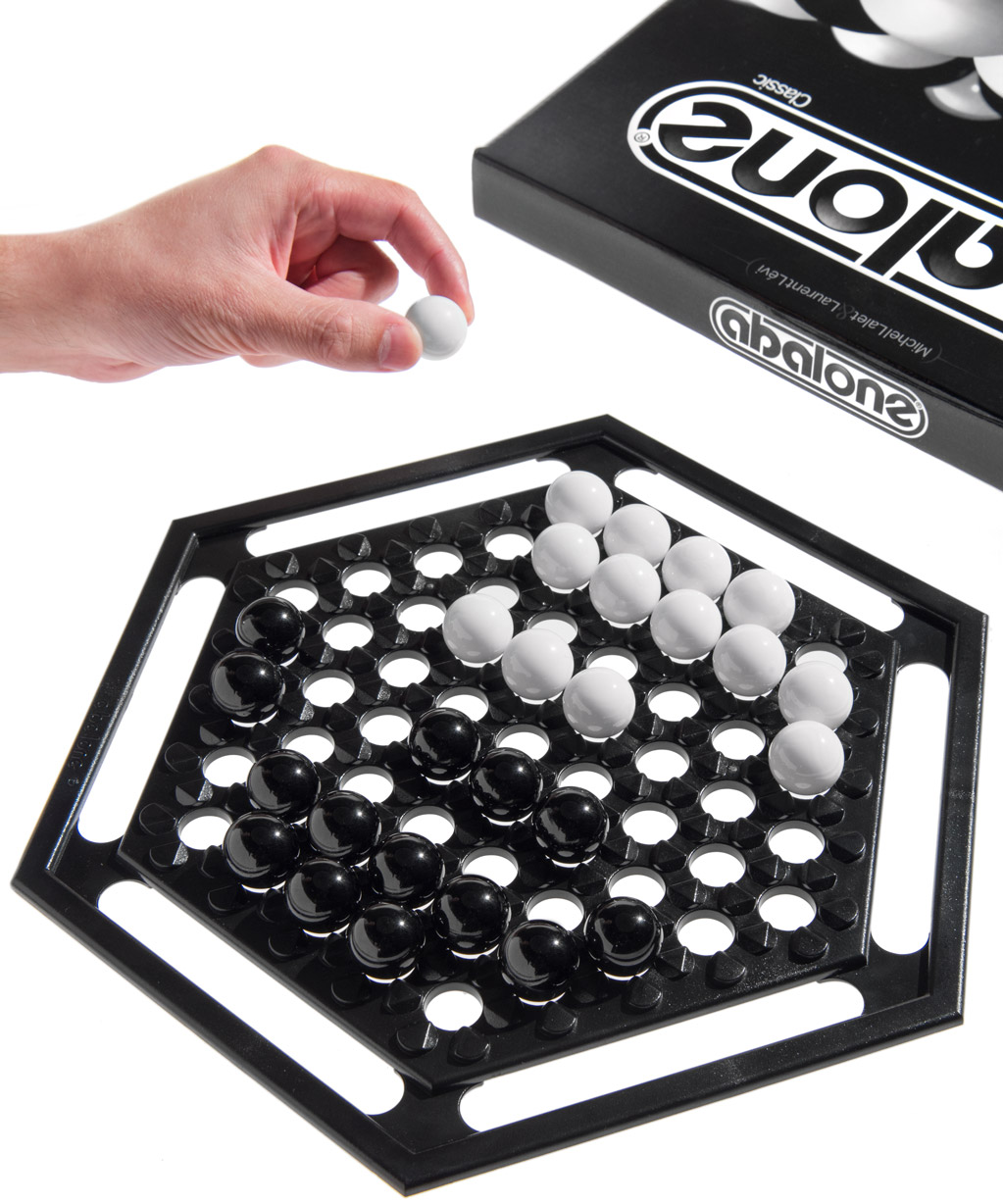 Abalone: Two-player sumo strategy game