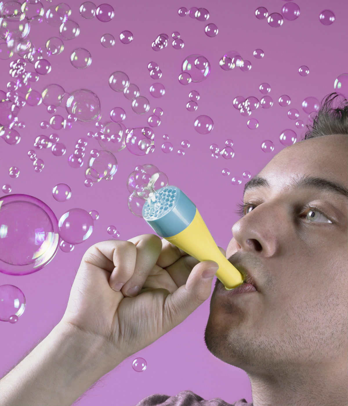 Bizzy Bubblz Blower: Blow tons of tiny bubbles with ease!