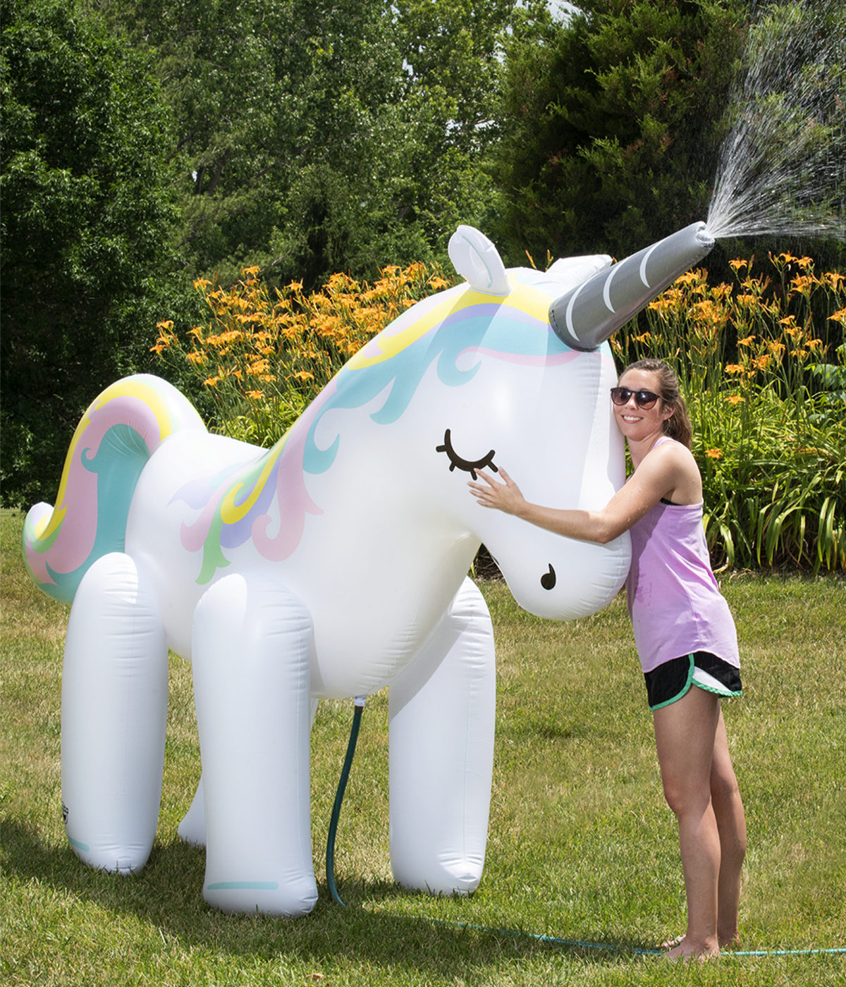 Giant Unicorn Sprinkler: An inflatable fountain that stands over six ...