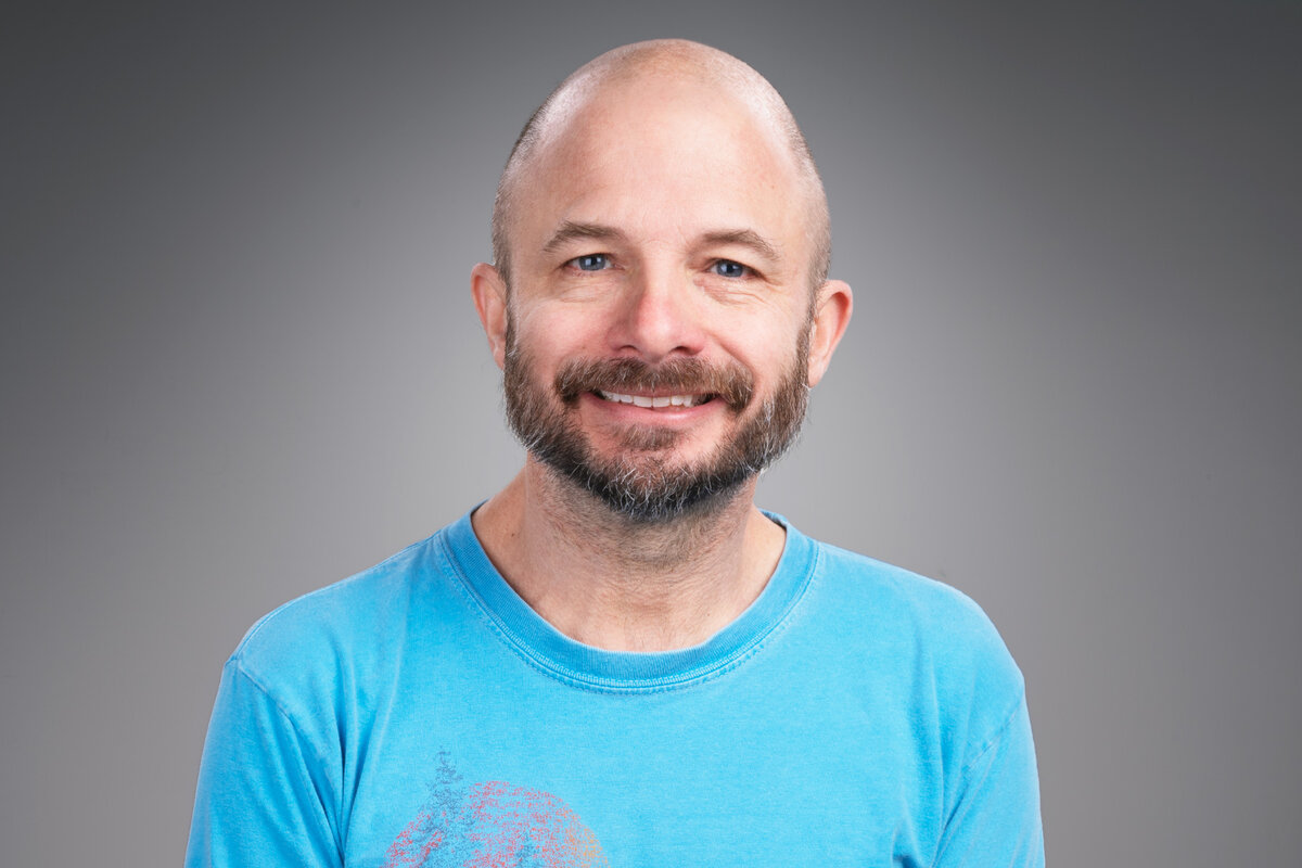 Vat19.com: Meet the Vat19.com Staff