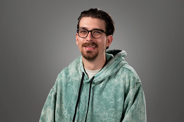 Vat19.com: Meet the Vat19.com Staff